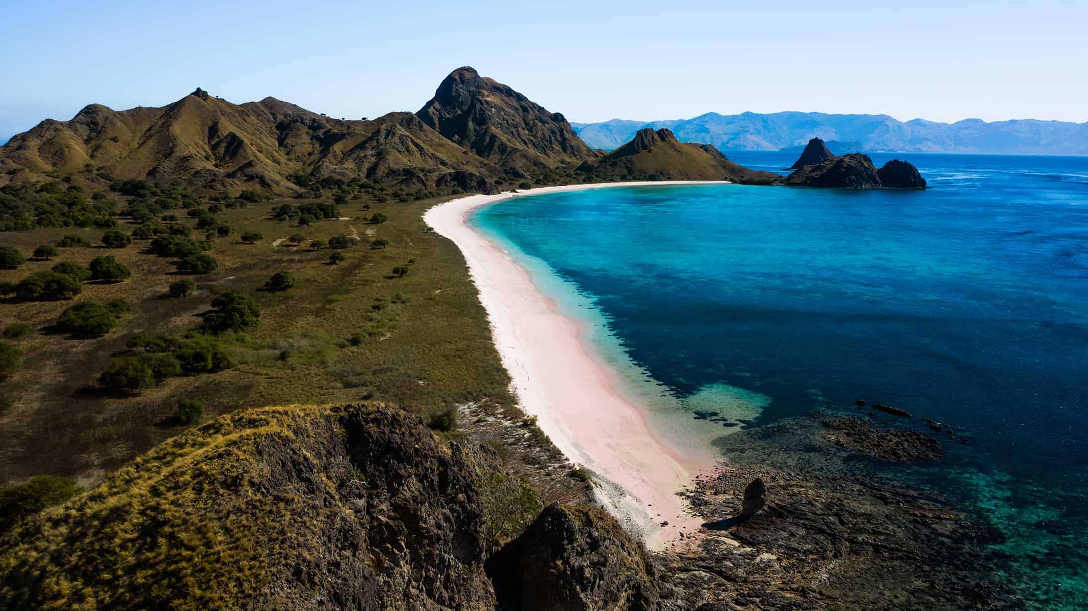 Relaxen op een Roze Strand - Travelmonster